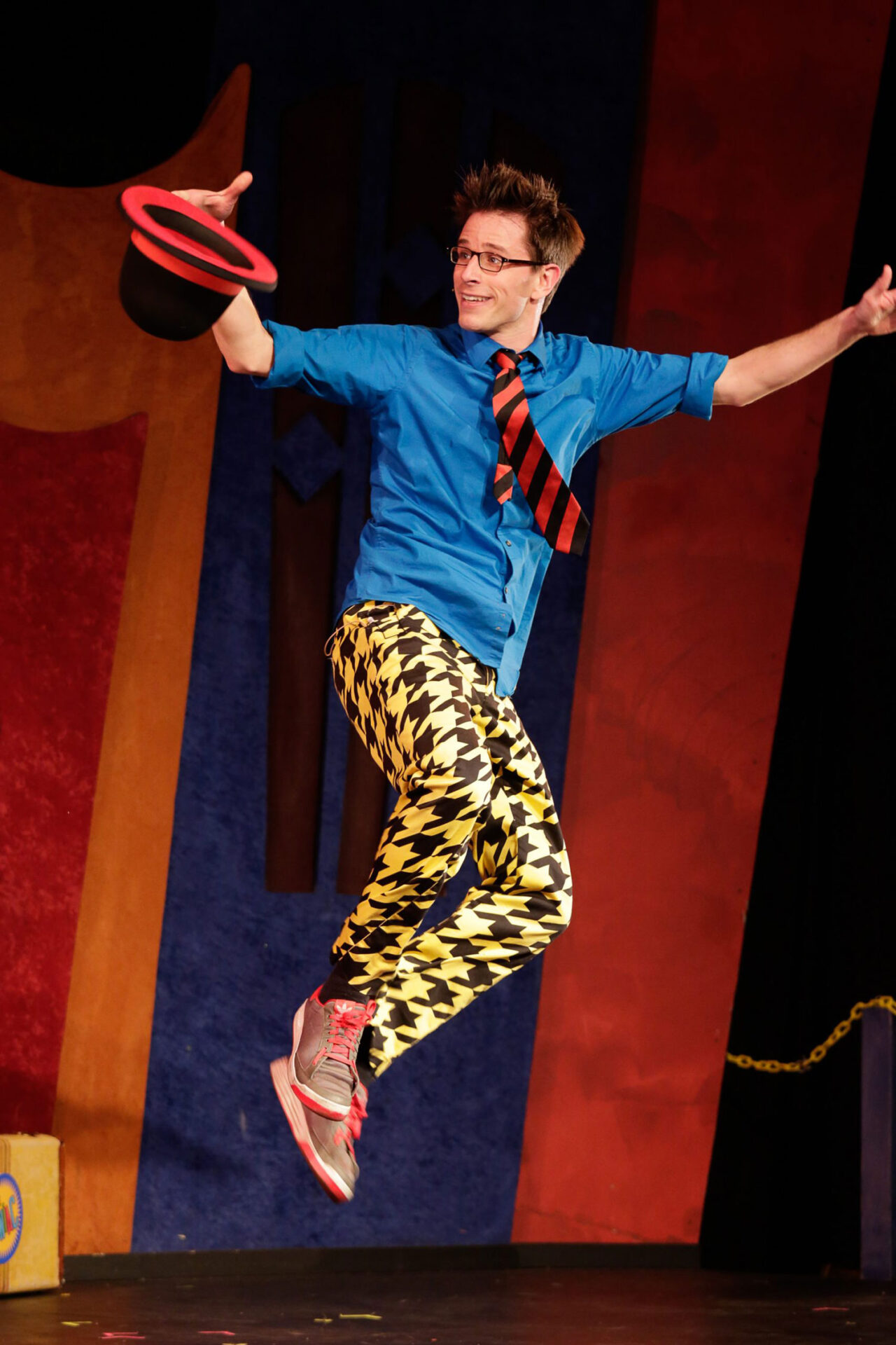 Alex Zerbe - Seattle Magician - Comedy Juggling Magic